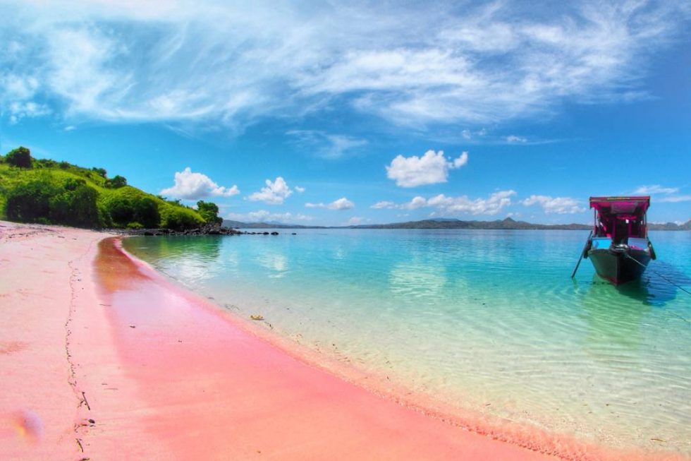 Pantai Merah Muda – Pink Beach | IWareBatik